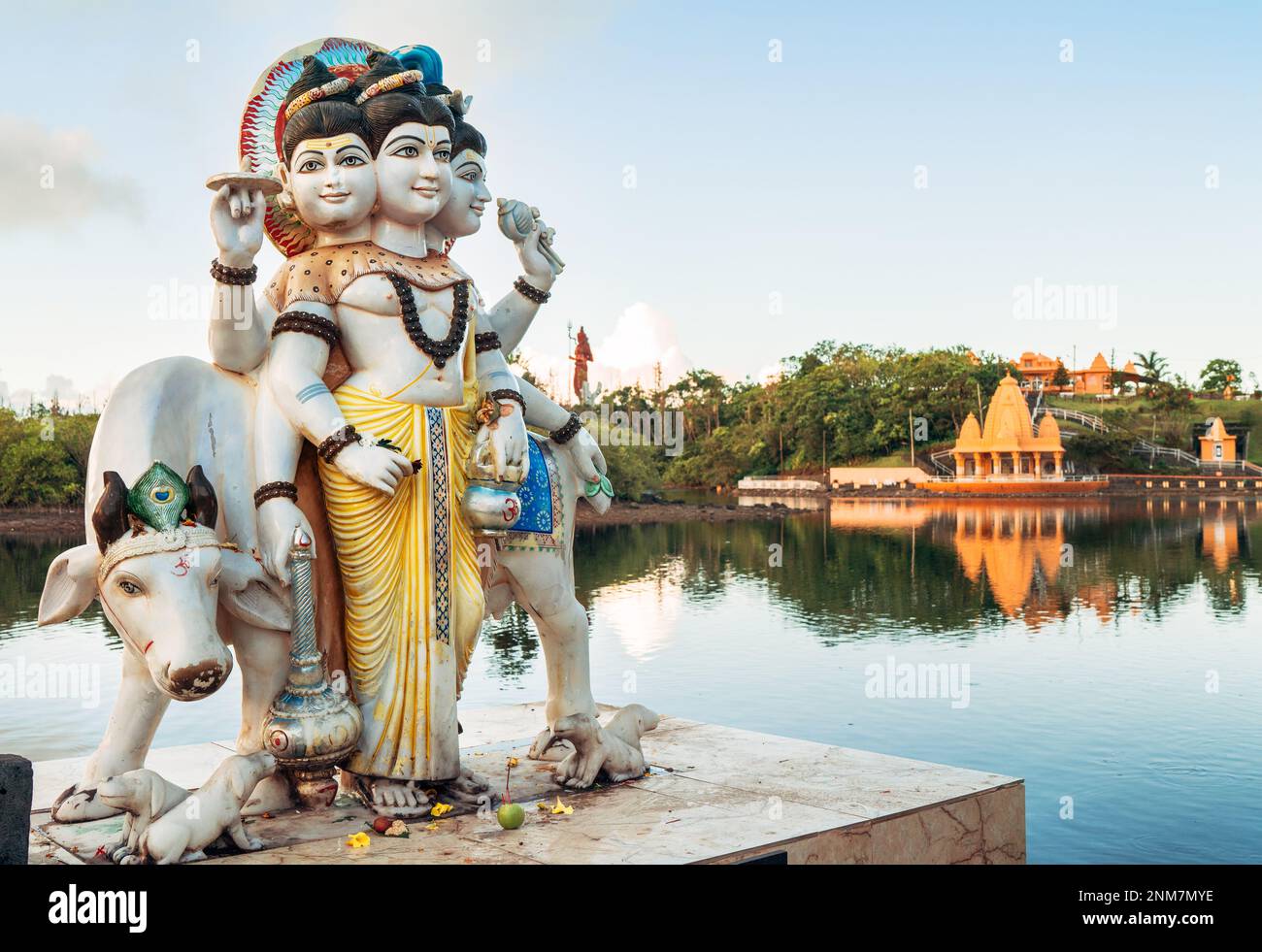 Three gods Dattatreya Trimurti (Divine Trinity) Sculpture in Grand ...