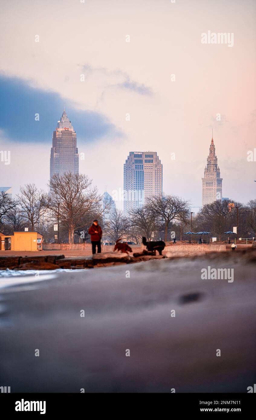 Cleveland Ohio from Edgewater Park Beach Stock Photo - Alamy