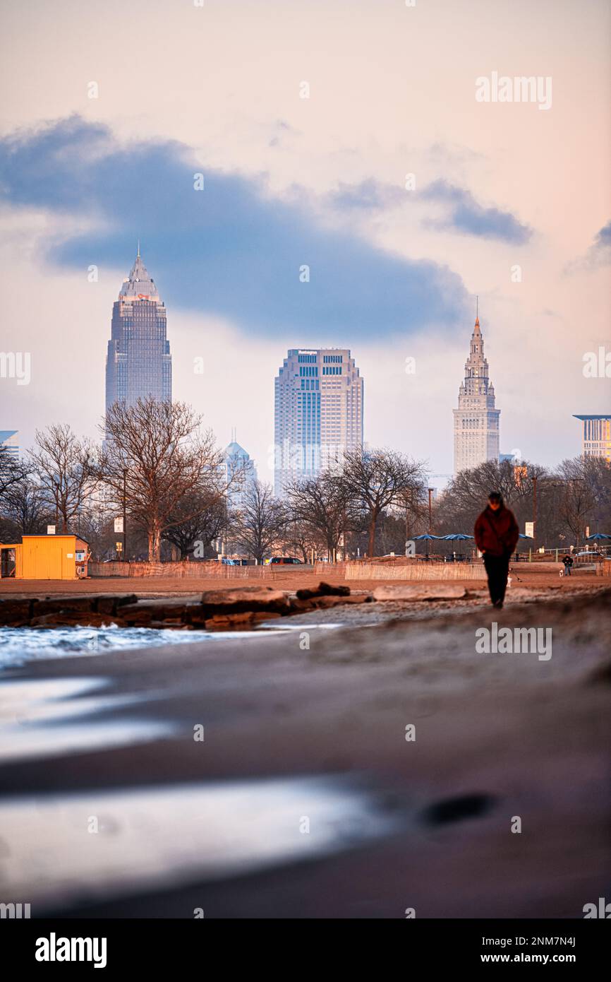 Cleveland Ohio from Edgewater Park Beach Stock Photo - Alamy