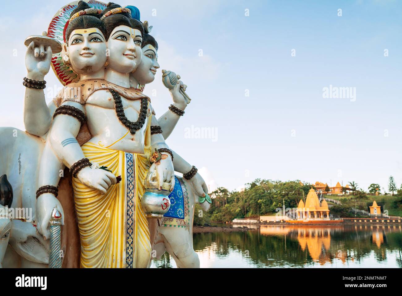 Three gods Dattatreya Trimurti (Divine Trinity) Sculpture in Grand ...