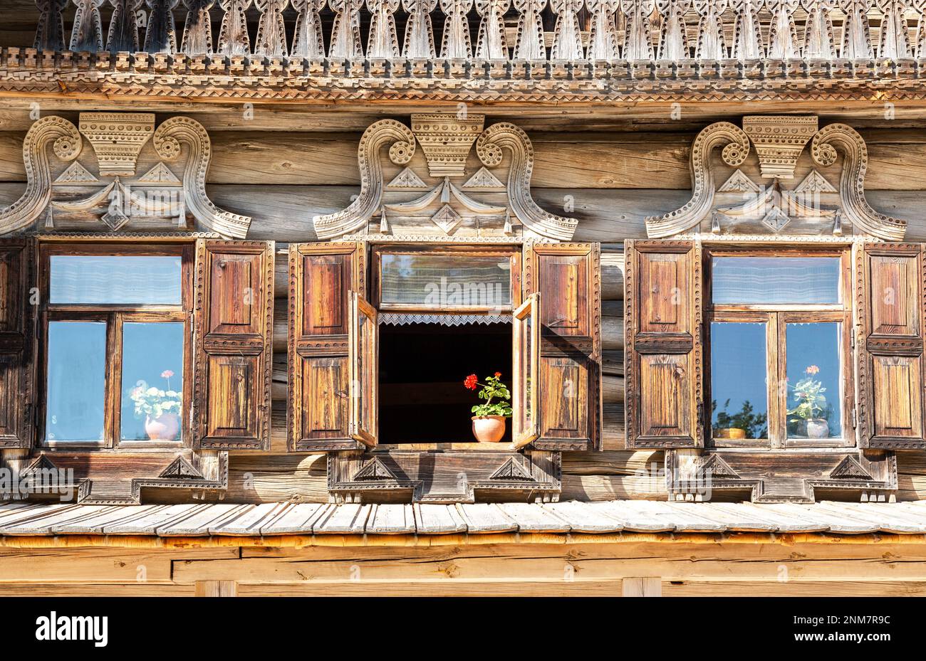 Windows of old Russian log house with carved wooden platbands. Vintage ...