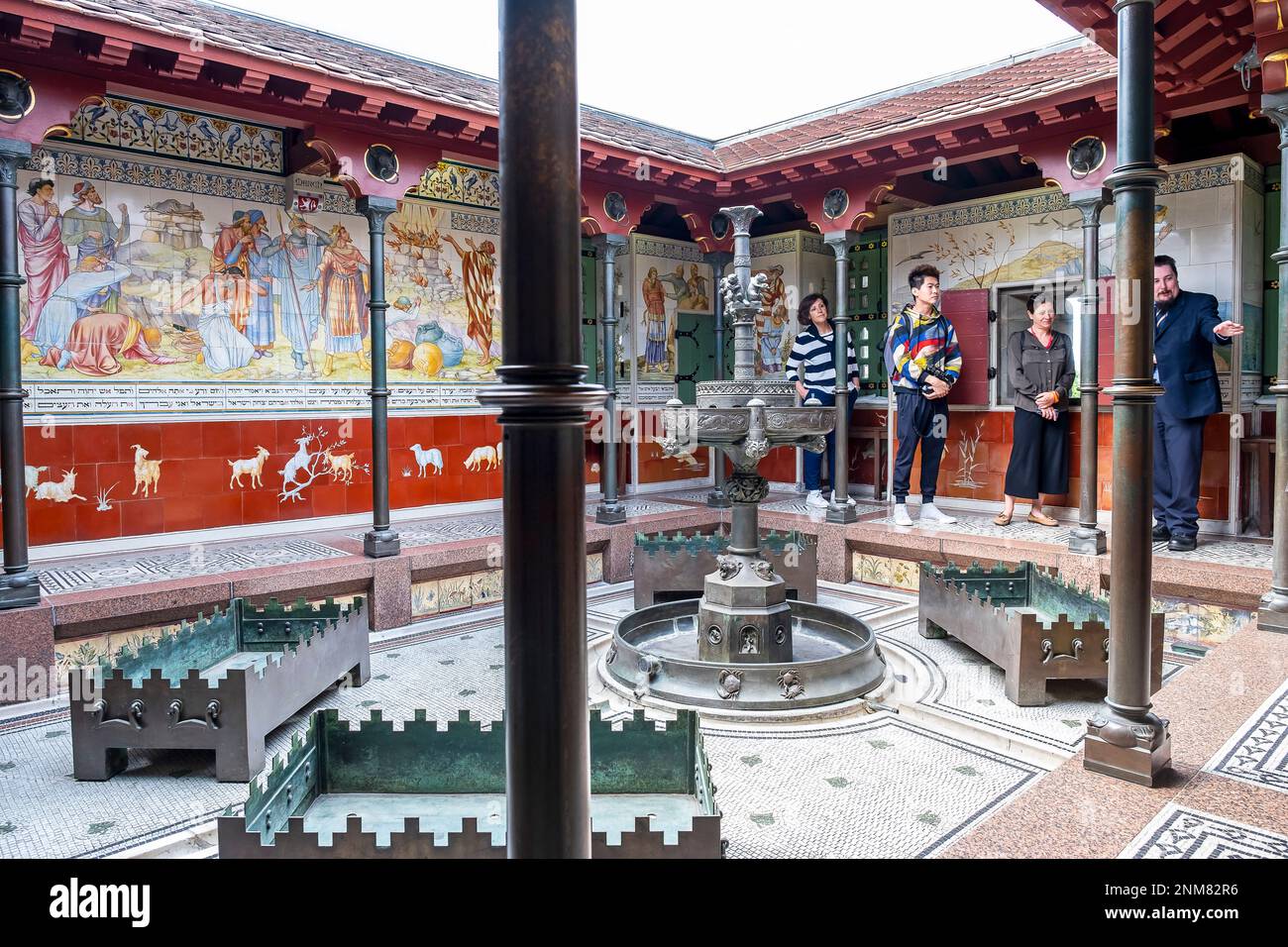 Cardiff Castle, The roof garden, Cardiff, Wales Stock Photo - Alamy