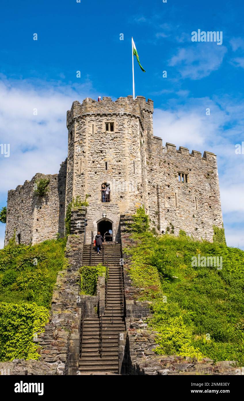 Cardiff people castle walls hi-res stock photography and images - Alamy