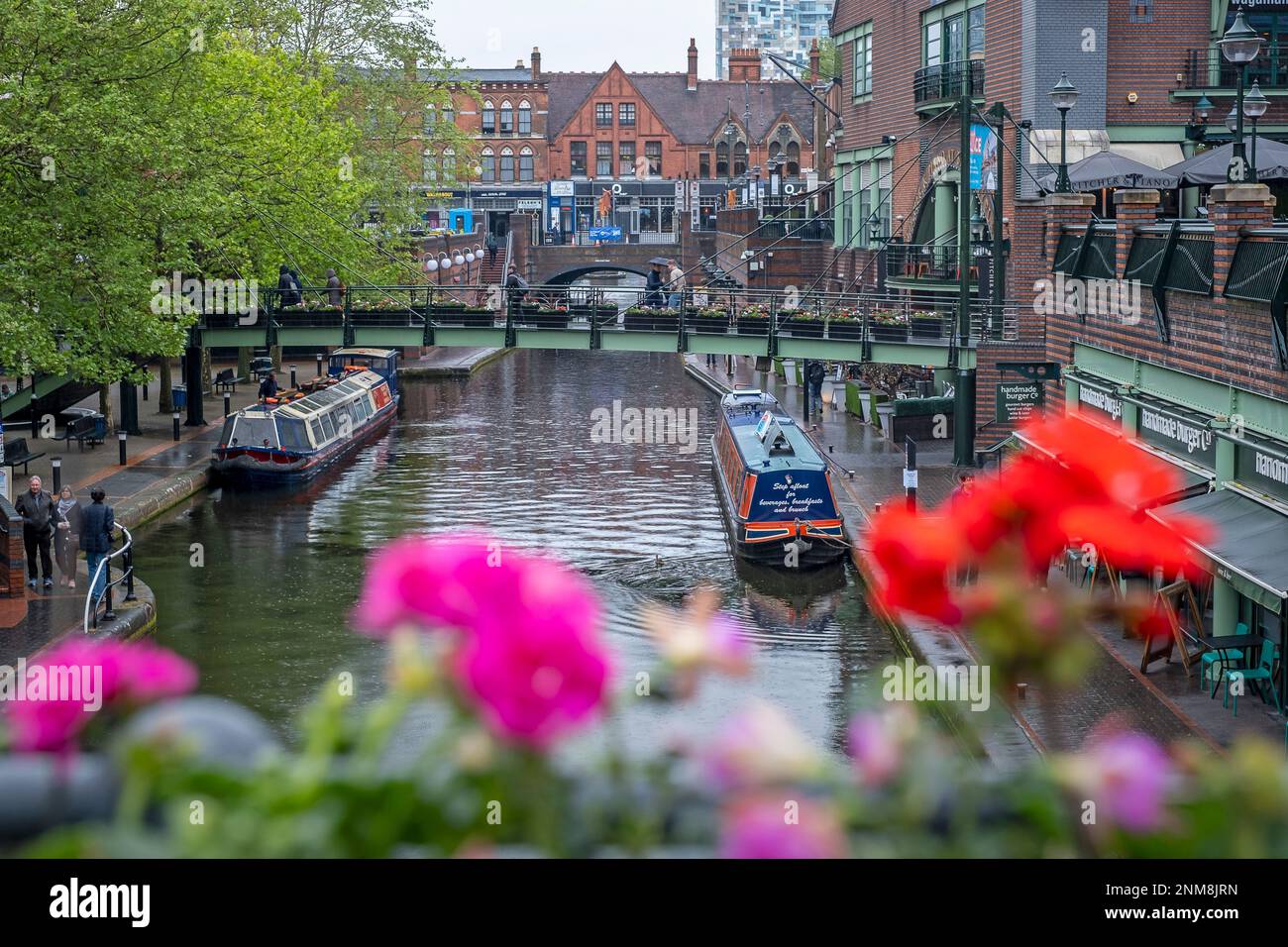 Birmingham architecture uk summer canal hi-res stock photography and ...