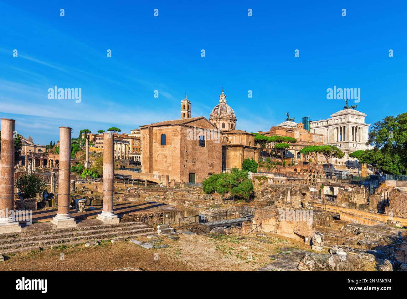 Ruin temple vespasian triumphal hi-res stock photography and images - Alamy