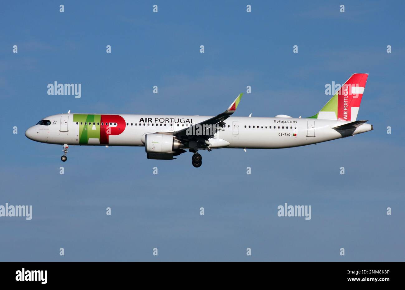 An Airbus A321-251NX of TAP Air Portugal approaches London Gatwick ...