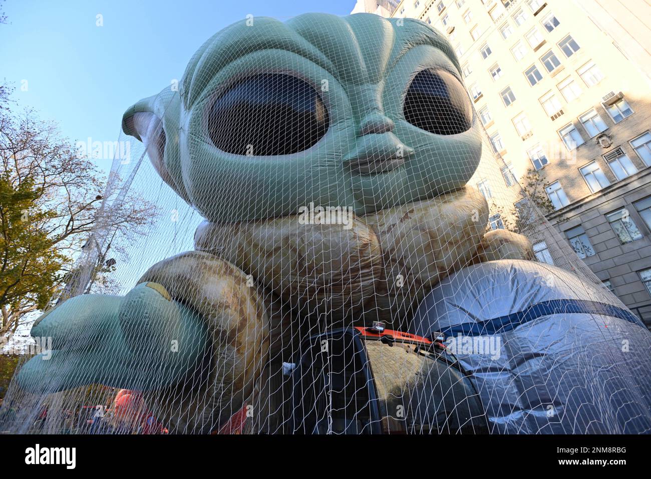 Photo by: NDZ/STAR MAX/IPx 2021 11/24/21 Workers inflate the 'Grogu ...