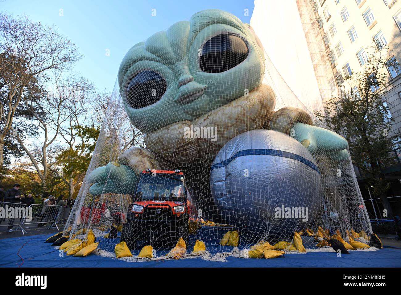 Photo by: NDZ/STAR MAX/IPx 2021 11/24/21 Workers inflate the 'Grogu ...