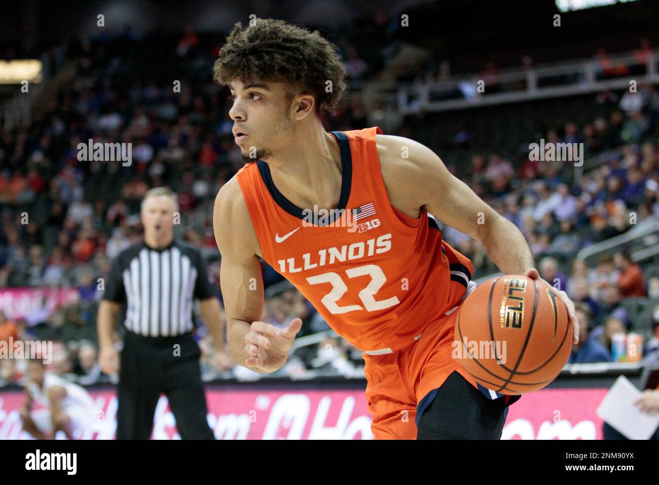 KANSAS CITY, MO - NOVEMBER 22: Illinois Fighting Illini guard Austin ...