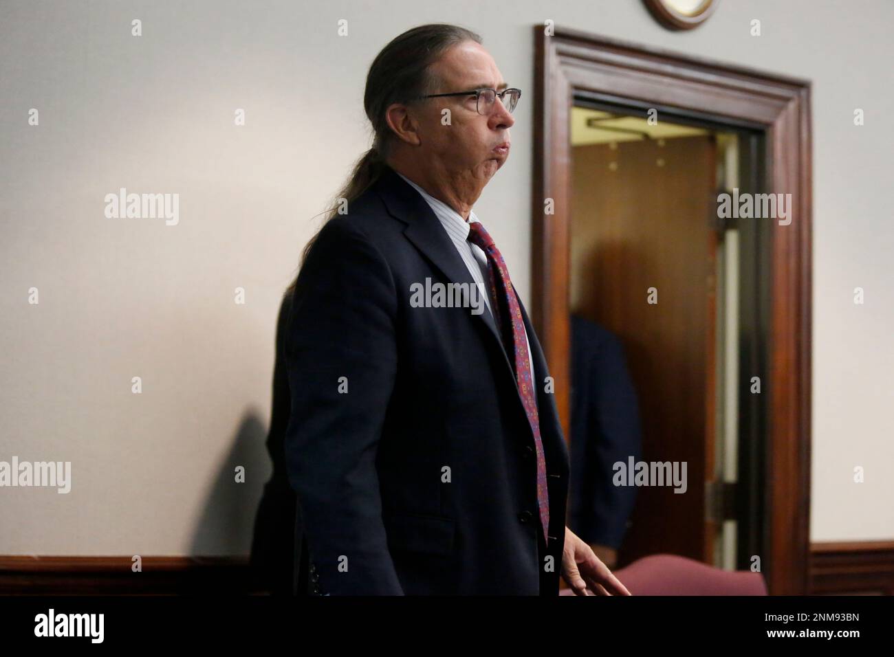 Defense attorney Franklin Hogue reacts during the trial of William ...