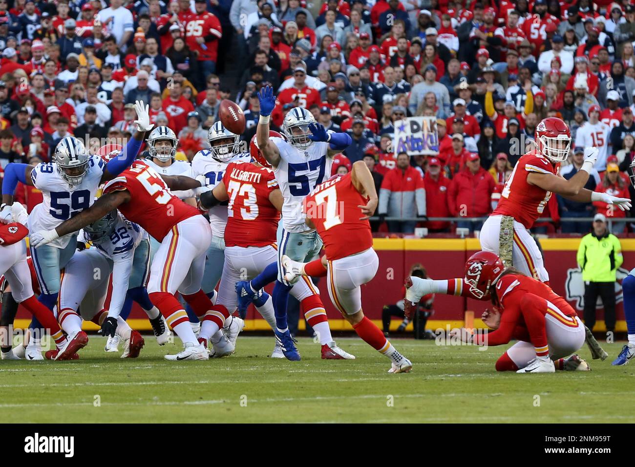 KANSAS CITY, MO - NOVEMBER 21: Kansas City Chiefs kicker Harrison ...