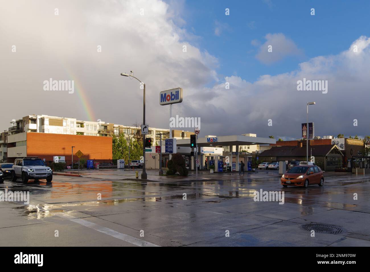 Mobil gas station hi-res stock photography and images - Alamy