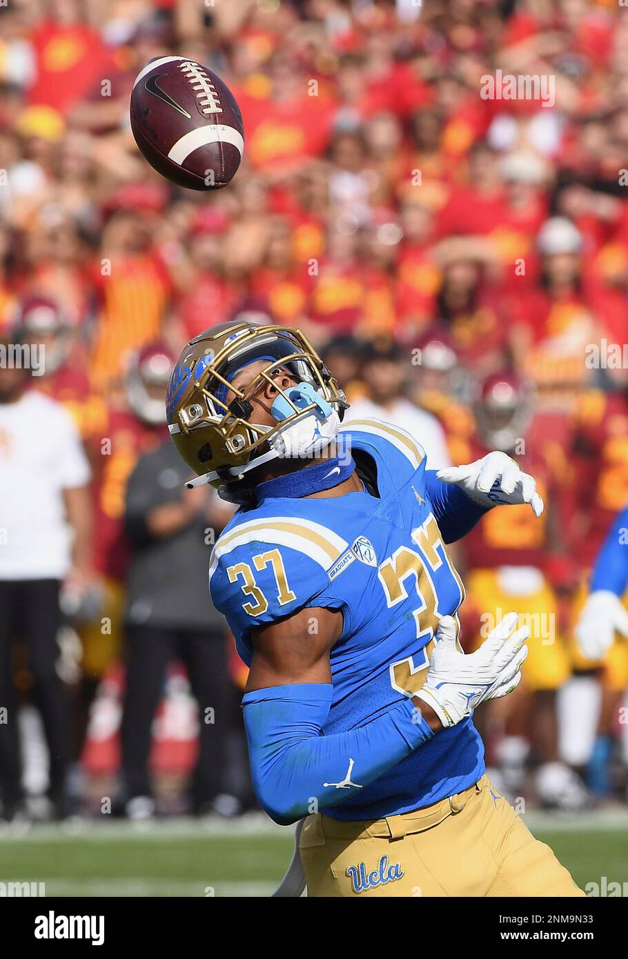 LOS ANGELES, CA - NOVEMBER 20: UCLA Bruins safety Quentin Lake (37 ...