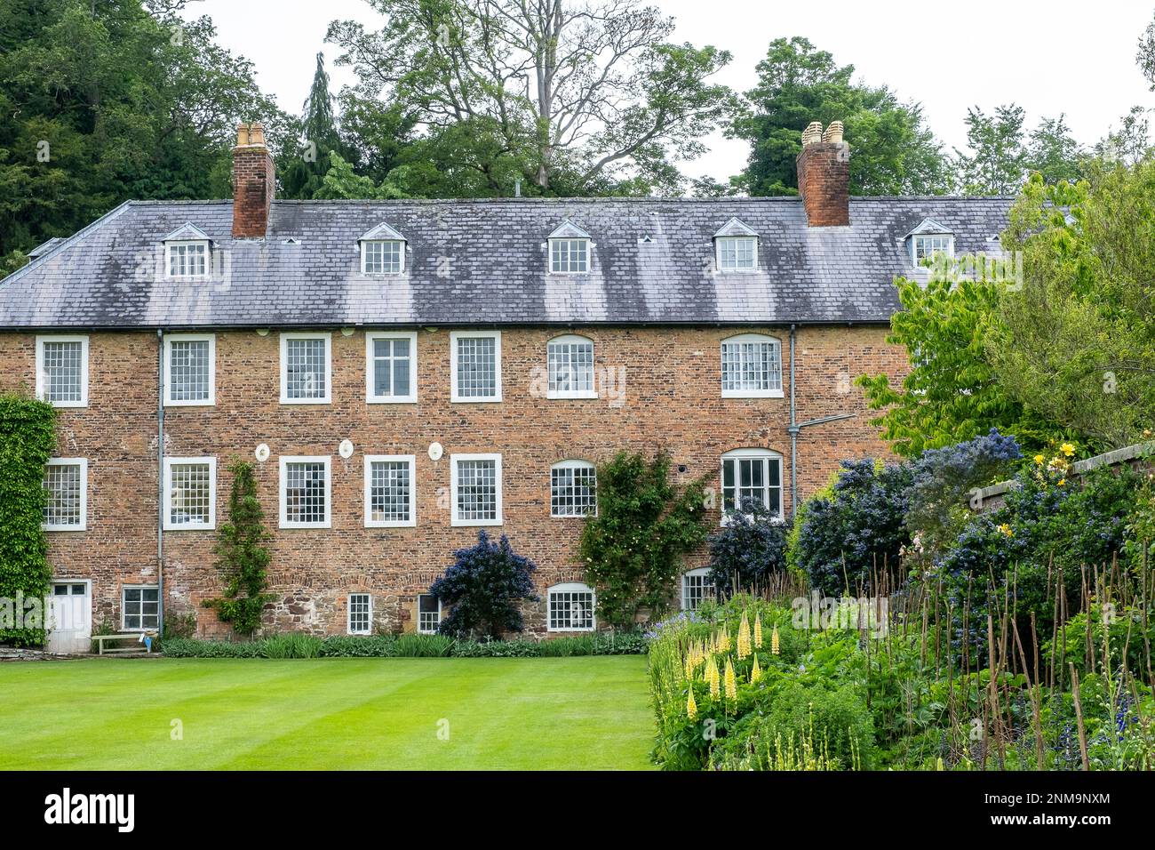 Castell powys hi-res stock photography and images - Alamy