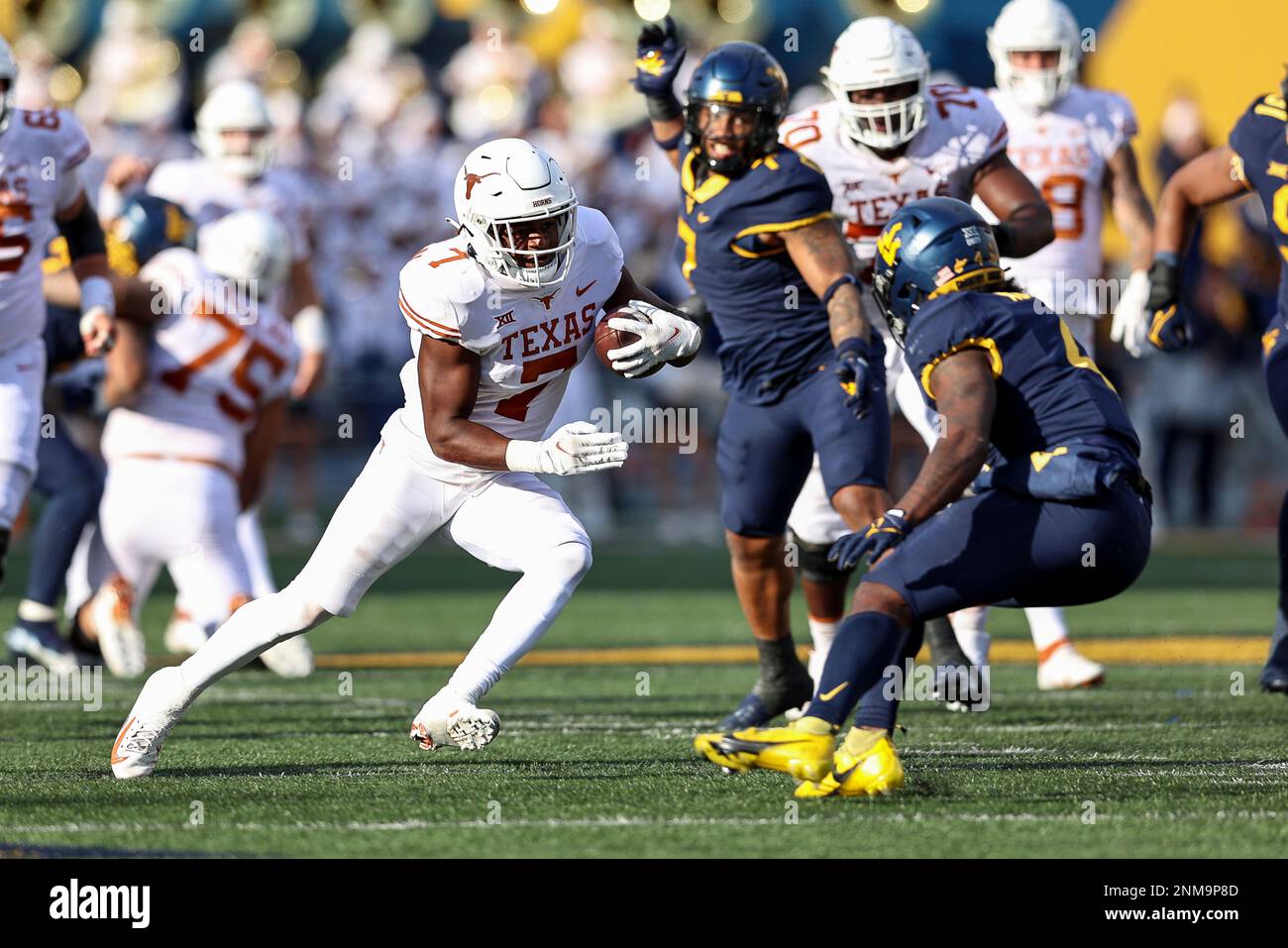 MORGANTOWN, WV - NOVEMBER 20: Texas Longhorns running back Keilan ...