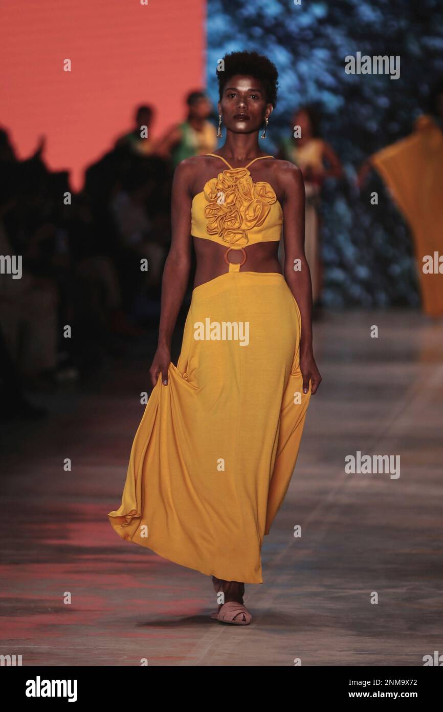 SP - Sao Paulo - 11/17/2021 - SAO PAULO, SAO PAULO FASHION WEEK - Santa ...