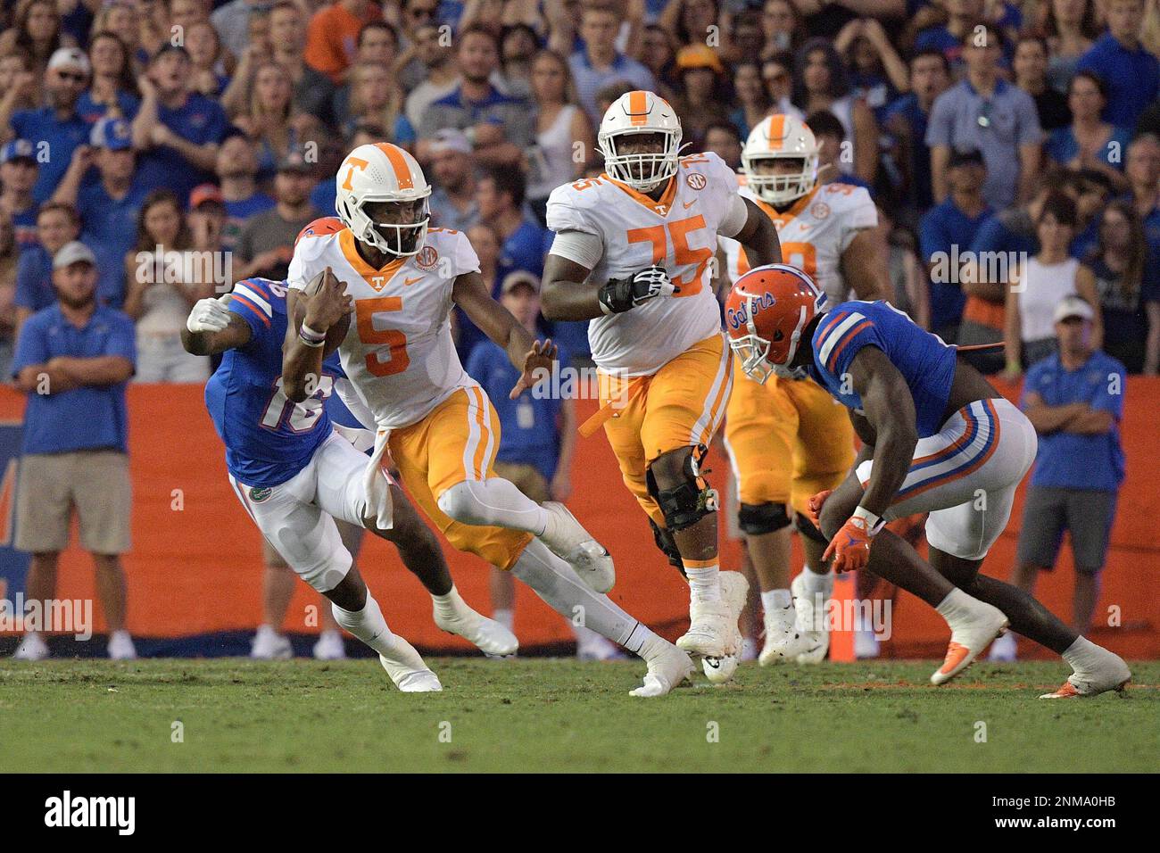 Tennessee quarterback Hendon Hooker (5) scrambles for yardage in front ...