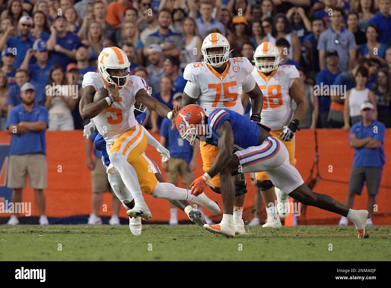 Tennessee quarterback Hendon Hooker (5) scrambles for yardage in front ...