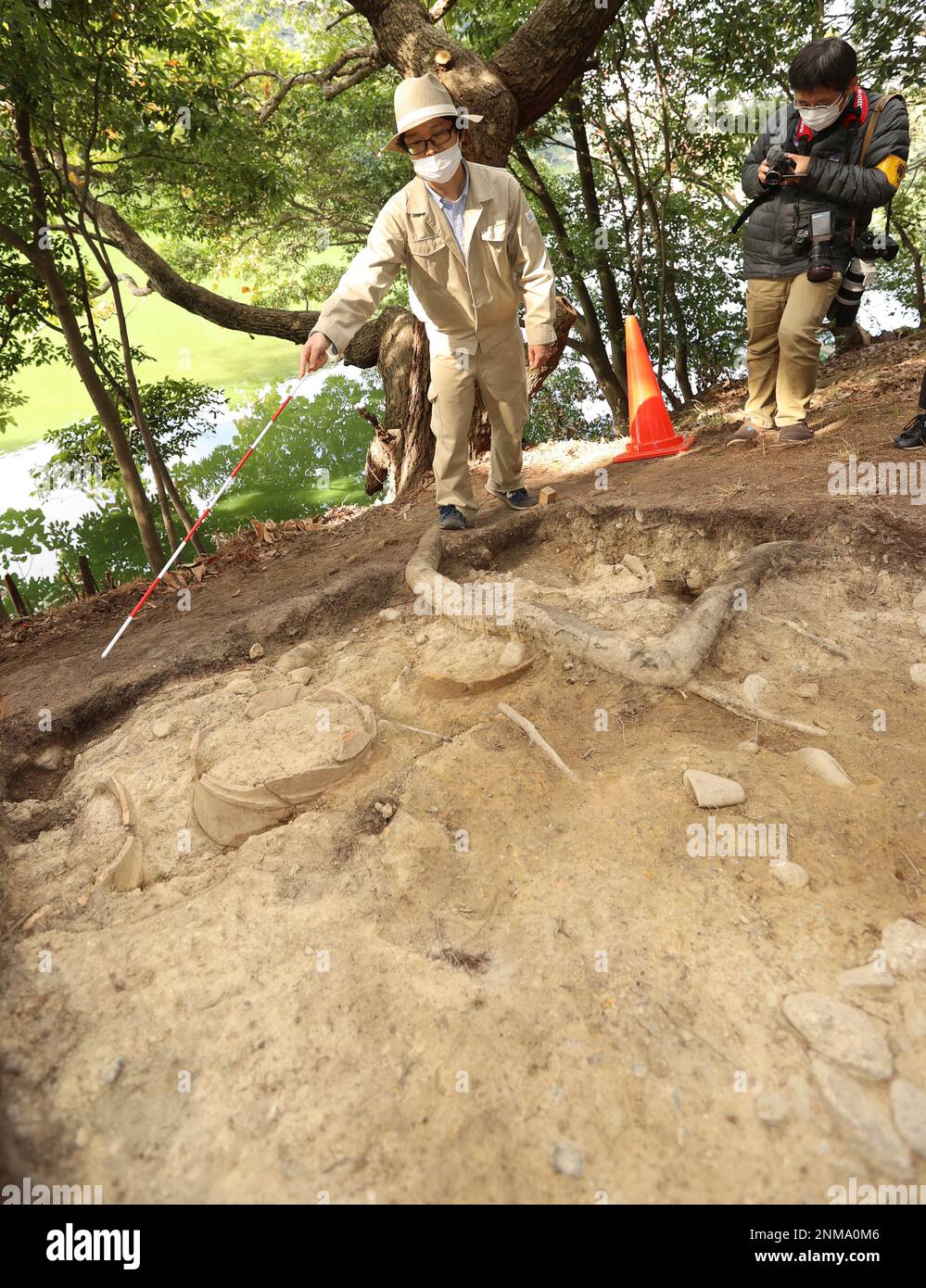 A row of cylindrical clay figures is excavated at an ancient tomb "Mozu ...