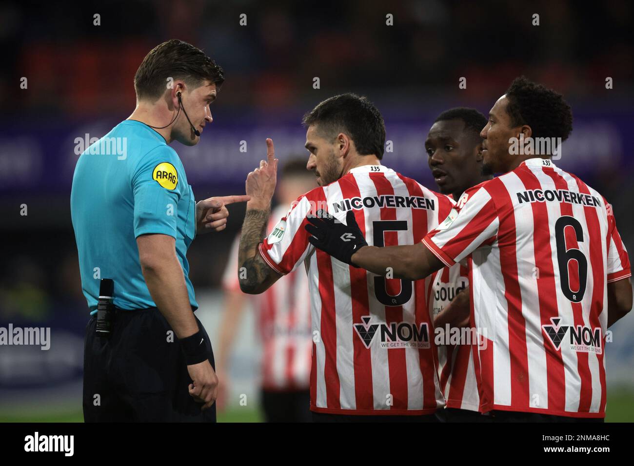 ROTTERDAM - (lr) referee Joey Kooij, Michael Concalves Pinto of Sparta ...