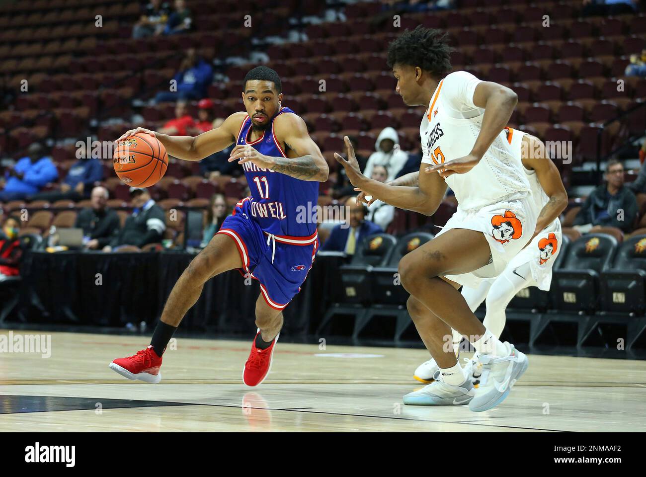 UNCASVILLE, CT - NOVEMBER 16: UMass Lowell River Hawks guard Everette ...