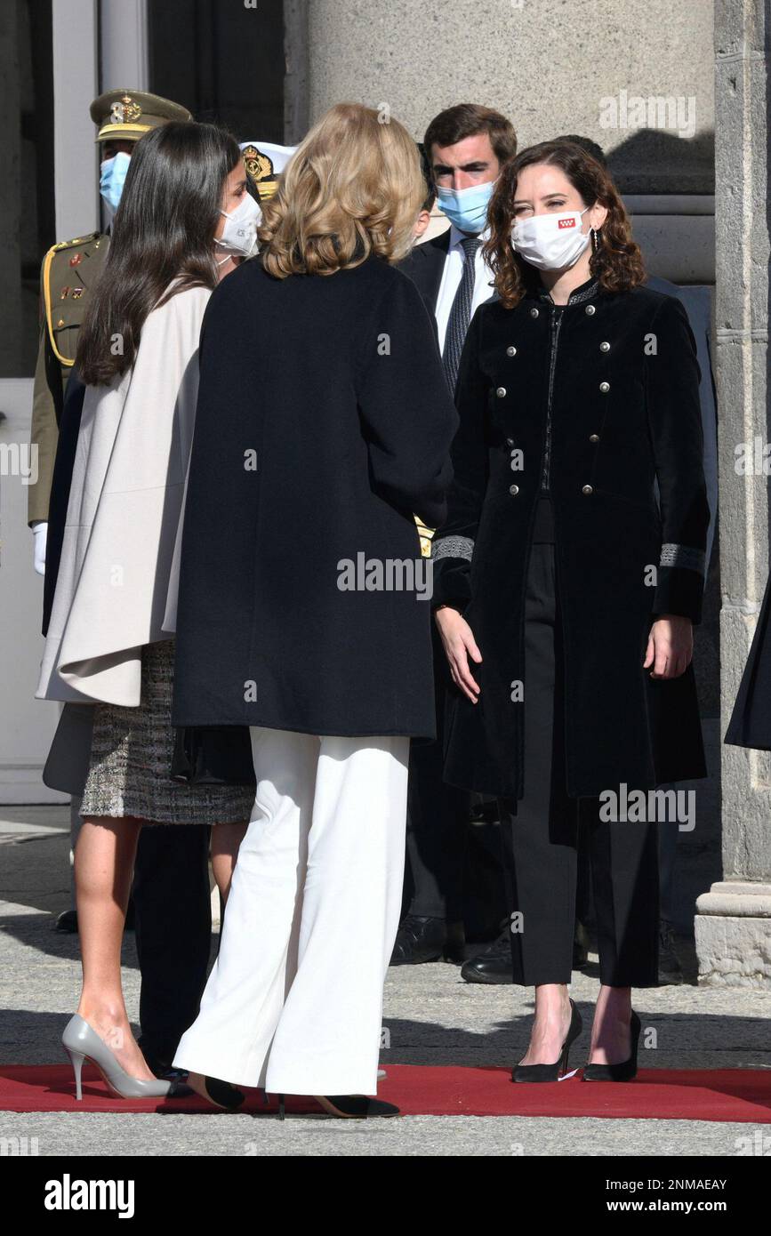 Queen Letizia and Laura Mattarella greet the President of the Community ...