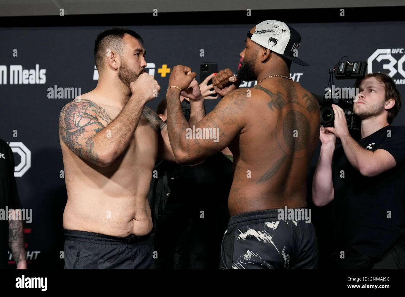 LAS VEGAS, NV - FEBRUARY 24: Augusto Sakai (L ) and Don’Tale Mayes (R ...
