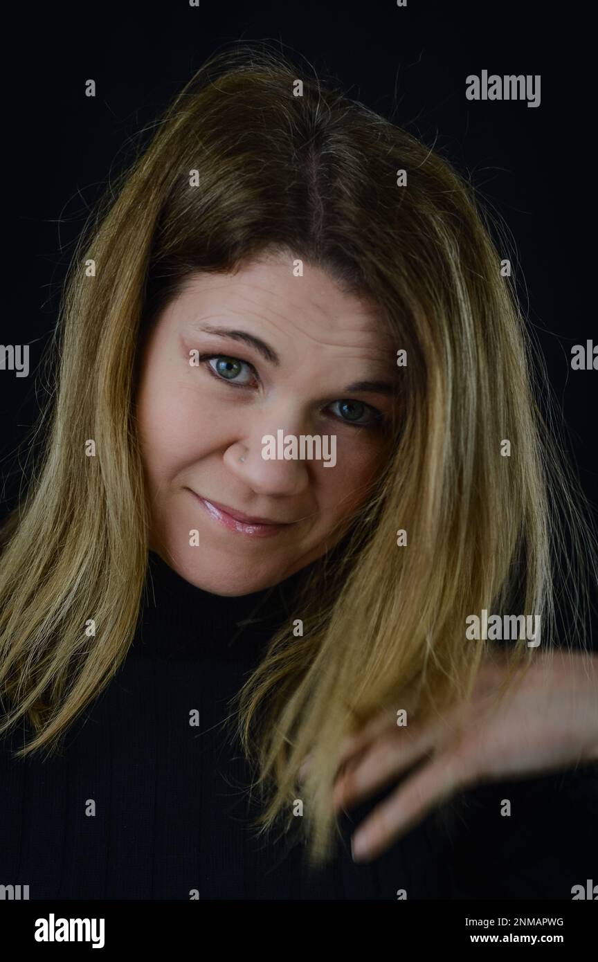 Hair in motion hi-res stock photography and images - Alamy