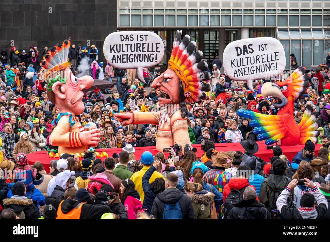 Rose Monday procession in Düsseldorf, street carnival, motif floats in ...