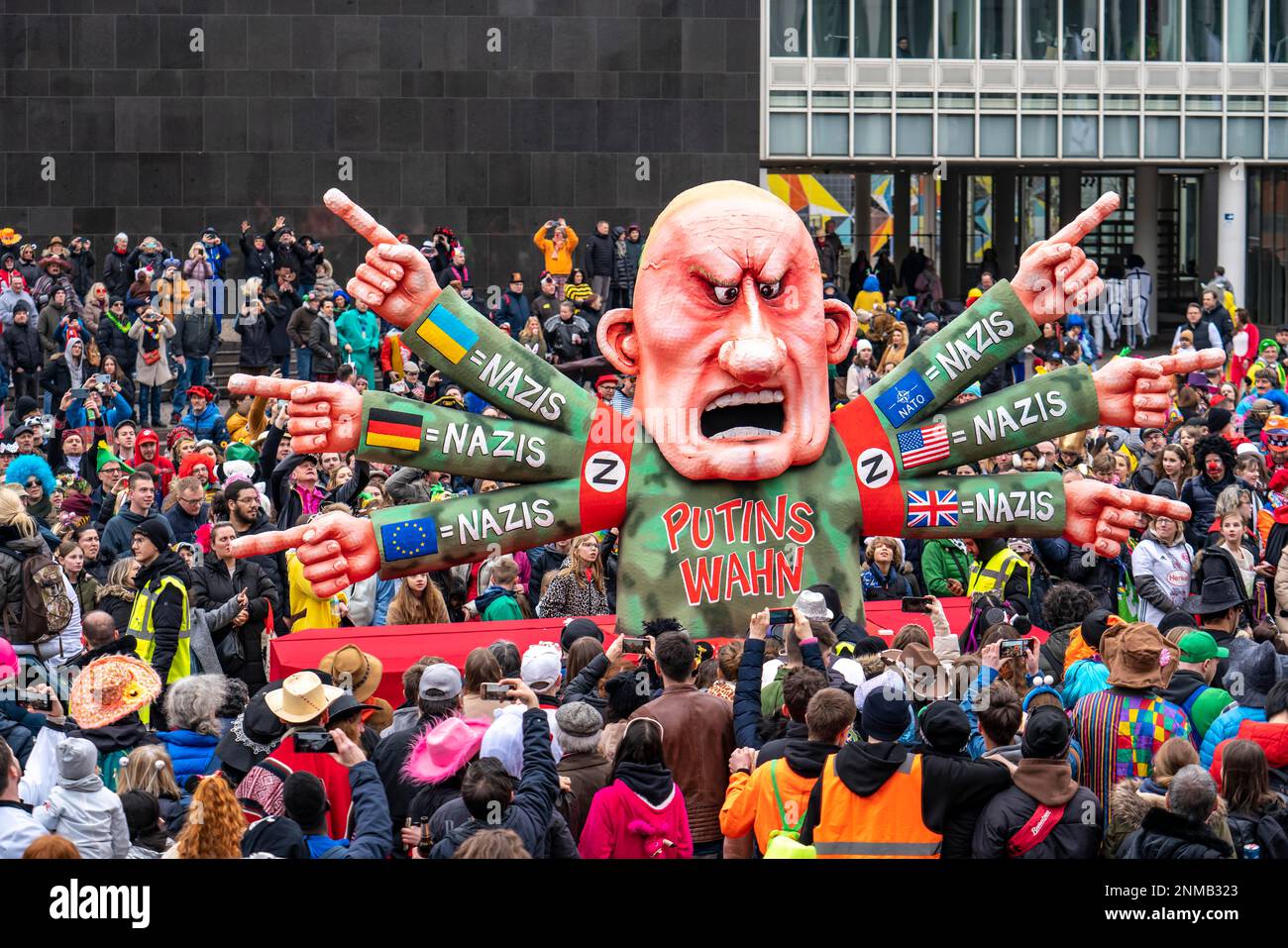 Rose Monday procession in Düsseldorf, street carnival, motif floats in ...