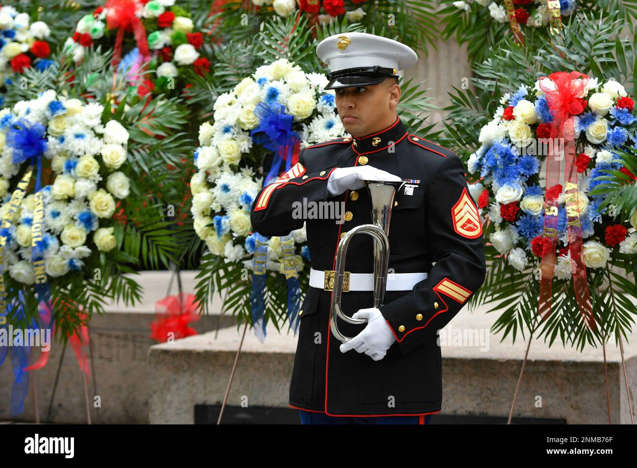Photo by: NDZ/STAR MAX/IPx 2021 11/11/21 The military honor guard ...