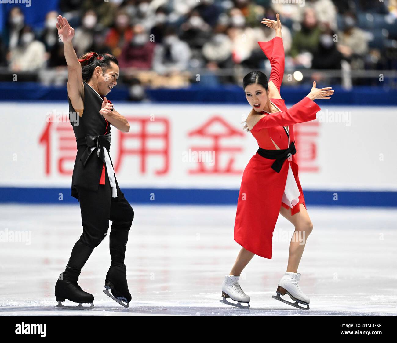 Japanese Kana MURAMOTO and Daisuke TAKAHASHI perform during the Ice ...