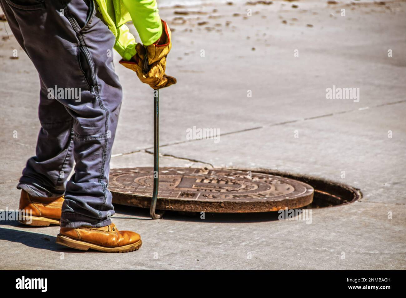 Manhole street concrete hi-res stock photography and images - Alamy