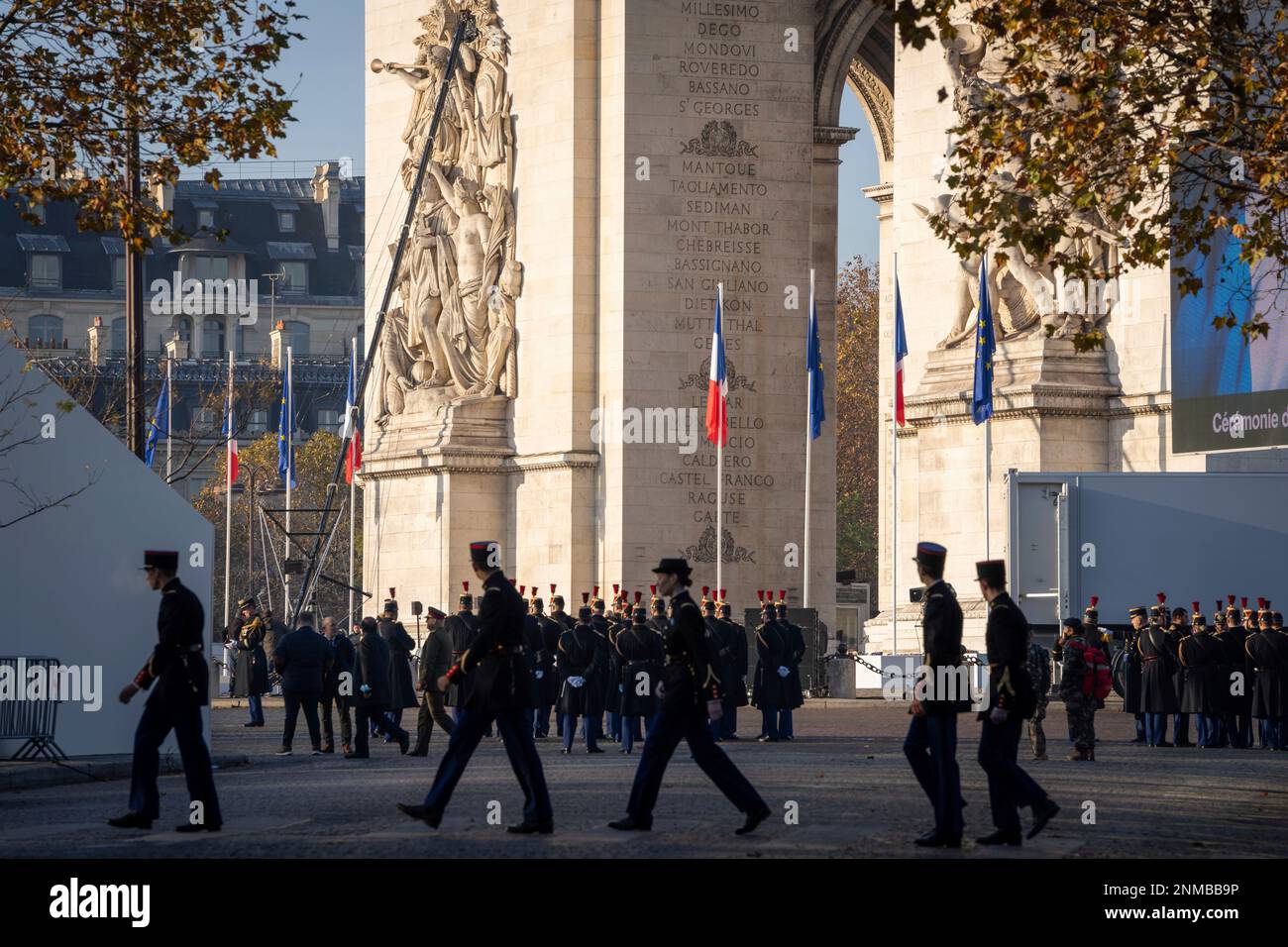 French military arrive for an Armistice Day event at the Arc de ...