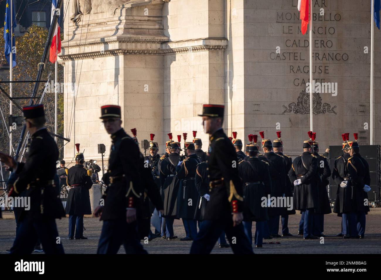 French military arrive for an Armistice Day event at the Arc de ...