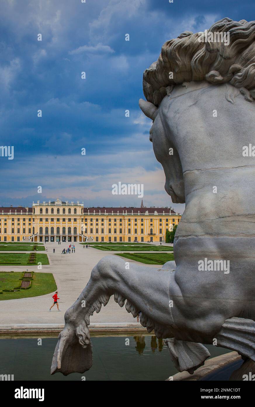 Fountain neptune equestrian statue hi-res stock photography and images ...