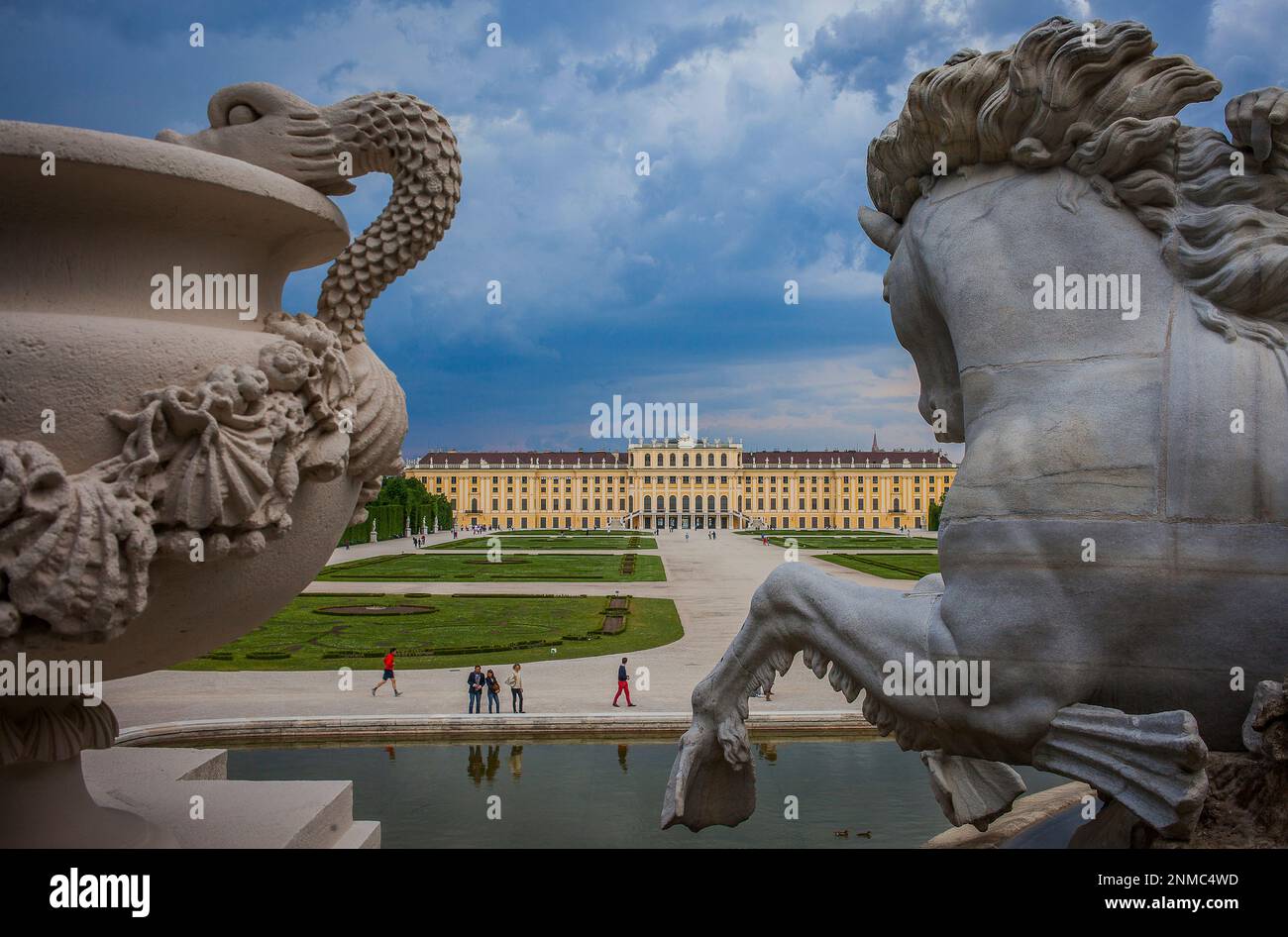 Fountain neptune equestrian statue hi-res stock photography and images ...