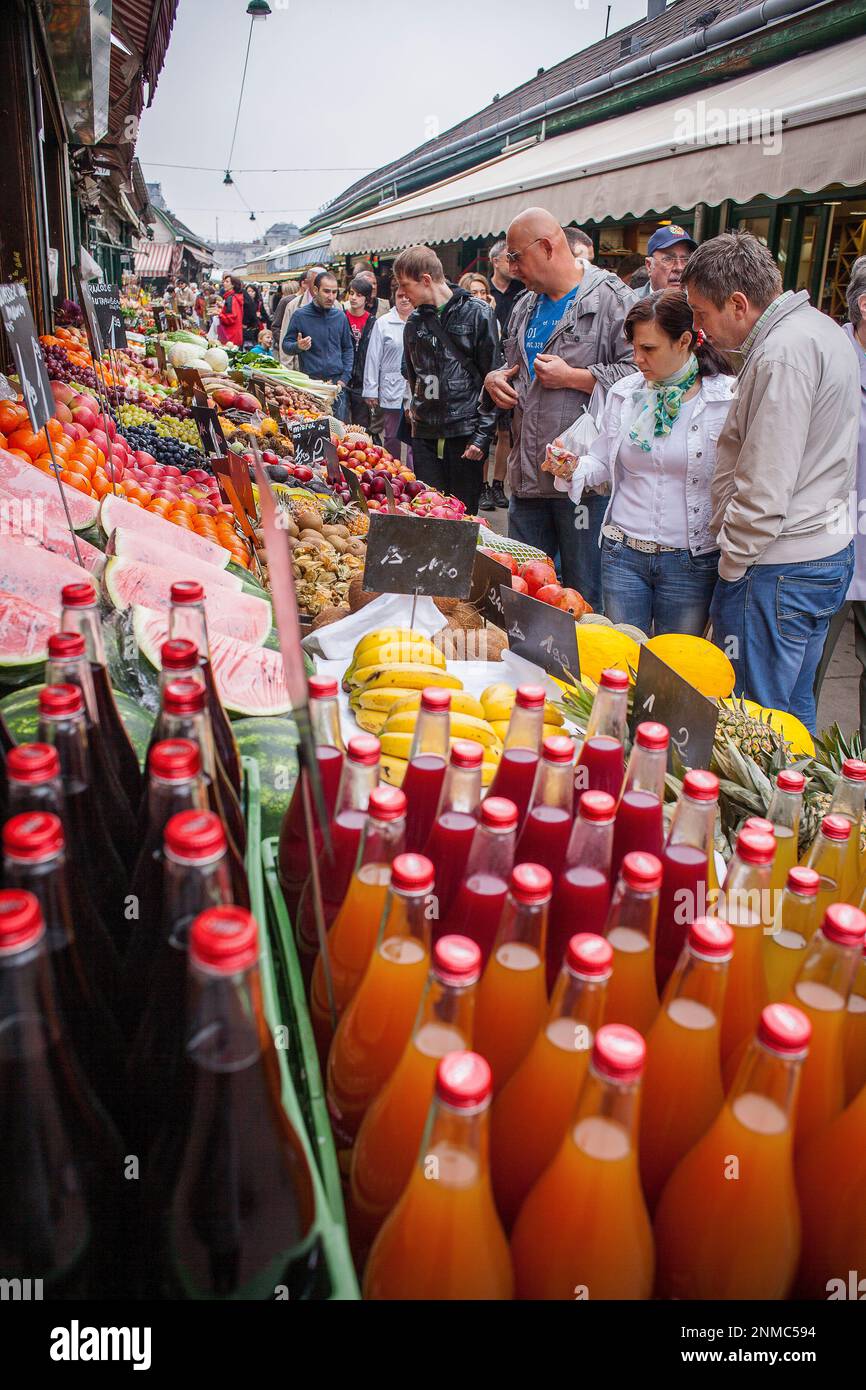 Open air market vienna hi-res stock photography and images - Alamy