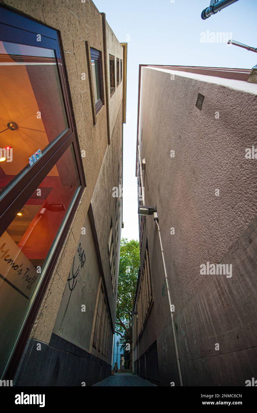 Glass roof between two buildings hi-res stock photography and images ...