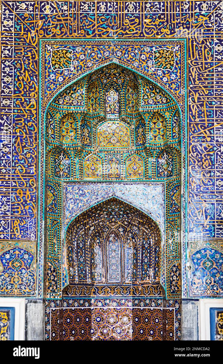 Tile mosaic mihrab hi-res stock photography and images - Alamy