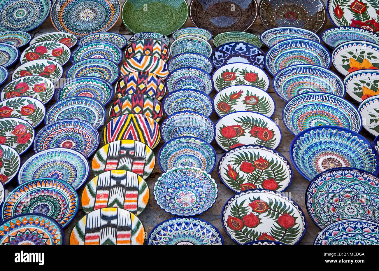 Traditional uzbek pottery, Bukhara, Uzbekistan Stock Photo - Alamy