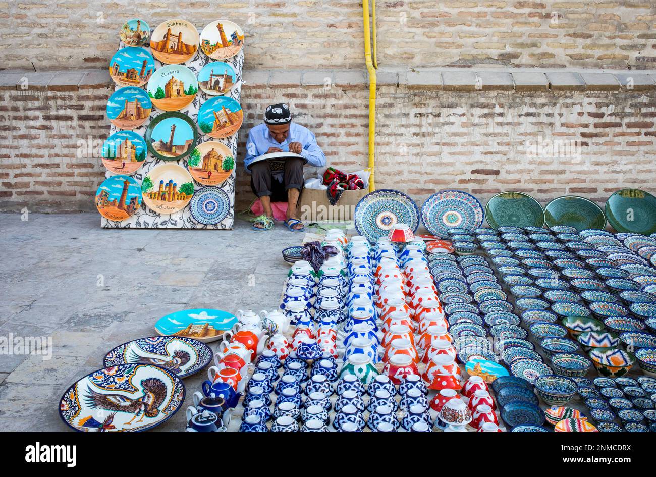 Craftsman selling traditional uzbek pottery, Bukhara, Uzbekistan Stock ...