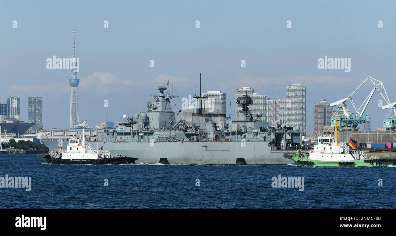 The frigate Bayern of Bundeswehr enters Tokyo Bay in Tokyo on Nov. 5 ...