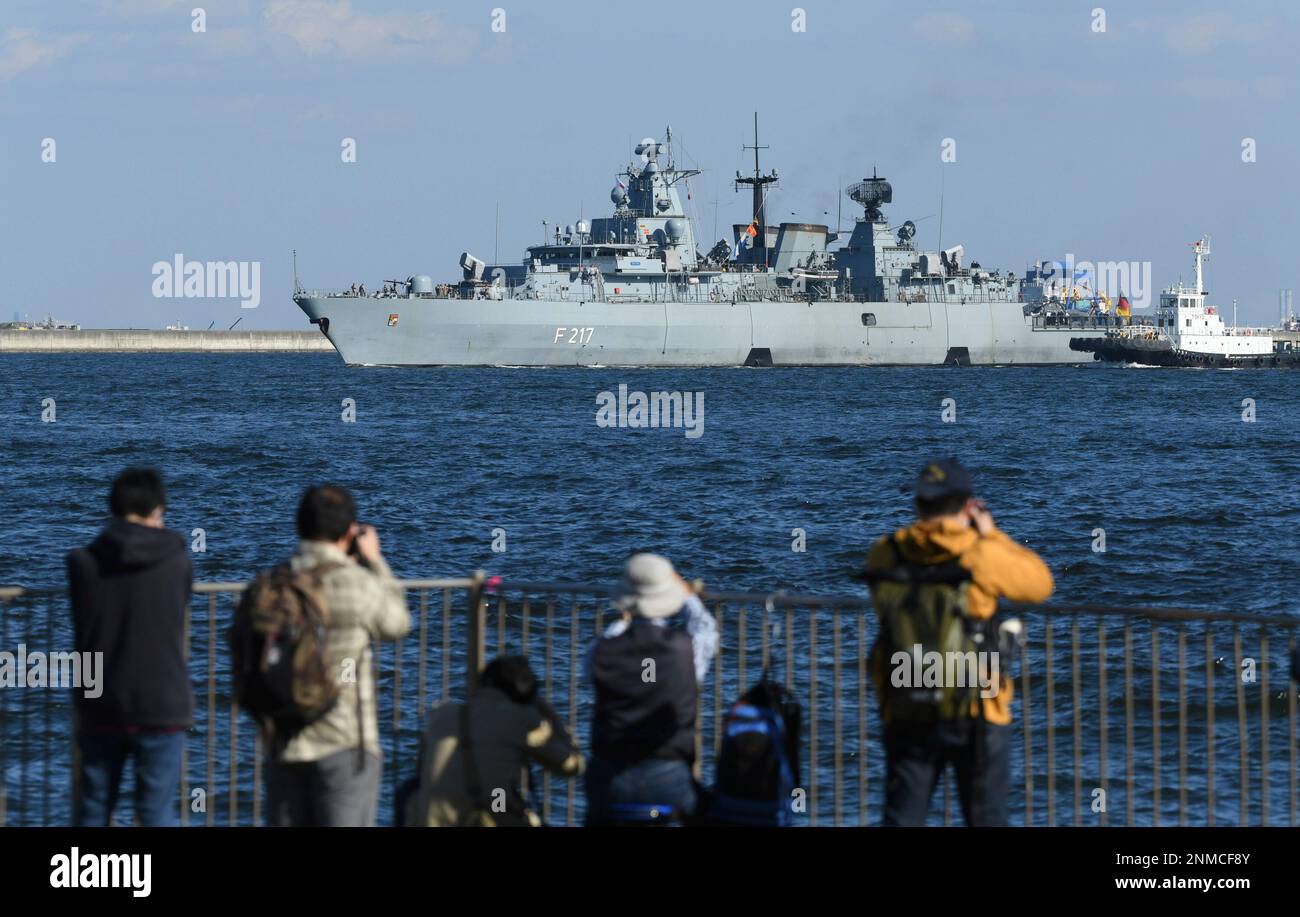 The frigate Bayern of Bundeswehr enters Tokyo Bay in Tokyo on Nov. 5 ...
