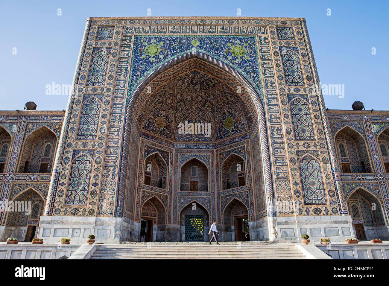 Main gate of Tilla-Kari Madrasa, Registan, Samarkand, Uzbekistan Stock ...