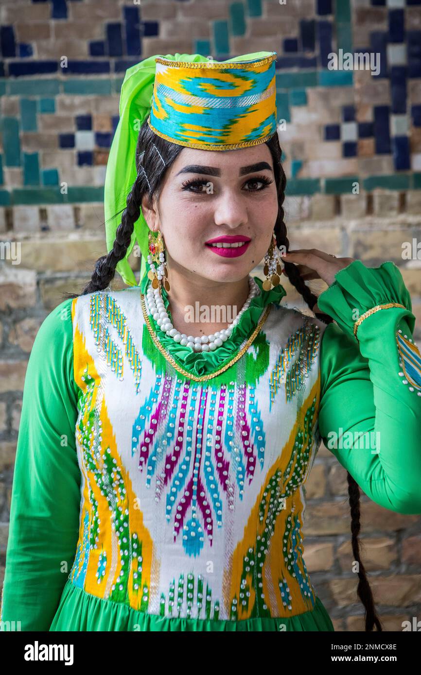 Woman in traditional costume, Samarkand, Uzbekistan Stock Photo - Alamy