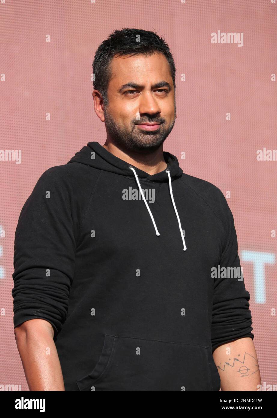 OCTOBER 31st 2021: Actor Kal Penn comes out as gay and reveals that he ...