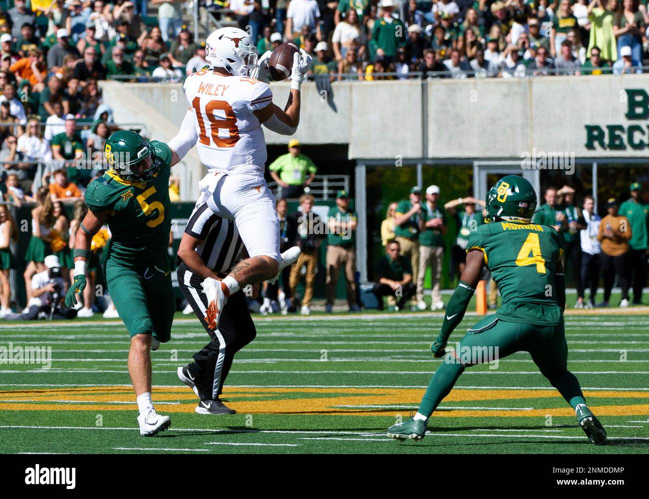 October 30 2021: Texas Longhorns tight end Jared Wiley (18) goes up for ...