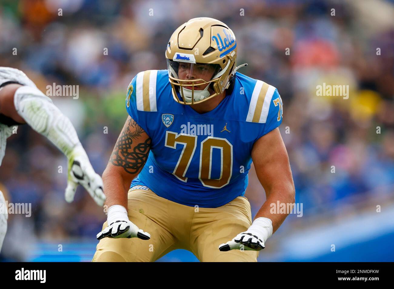 PASADENA, CA - OCTOBER 23: UCLA Bruins offensive lineman Alec Anderson ...