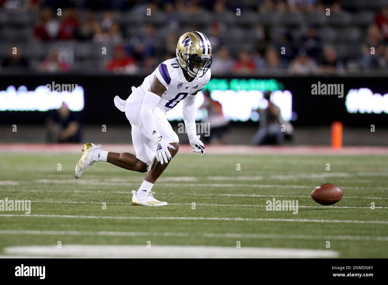 TUCSON, AZ - OCTOBER 22: University of Washington Husky wide receiver ...